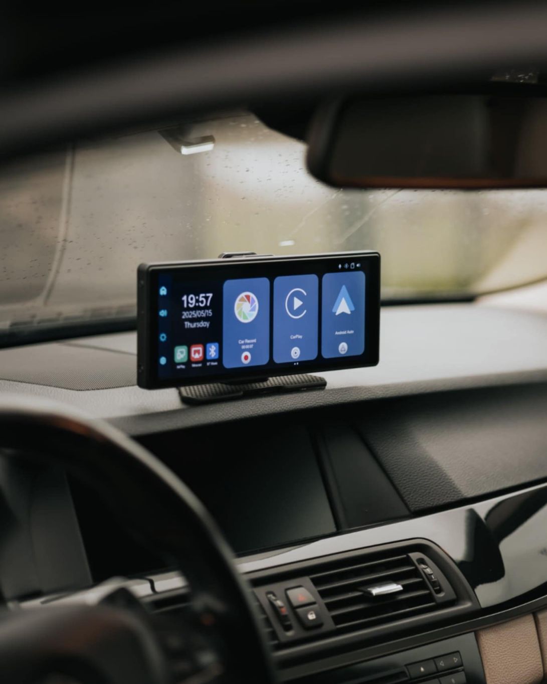 Univerzálne multimediálne zariadenie do auta s Apple CarPlay, Android ...